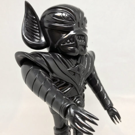 GLAMPYRE PITCH BLACK Edition by Martin Ontiveros - The Toy Chronicle